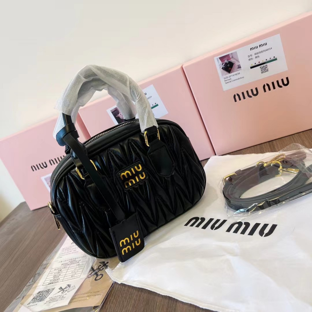Miumiu Influencer กระเป๋าสะพายไหล่ ทรงโบว์ลิ่ง | Shopee Thailand