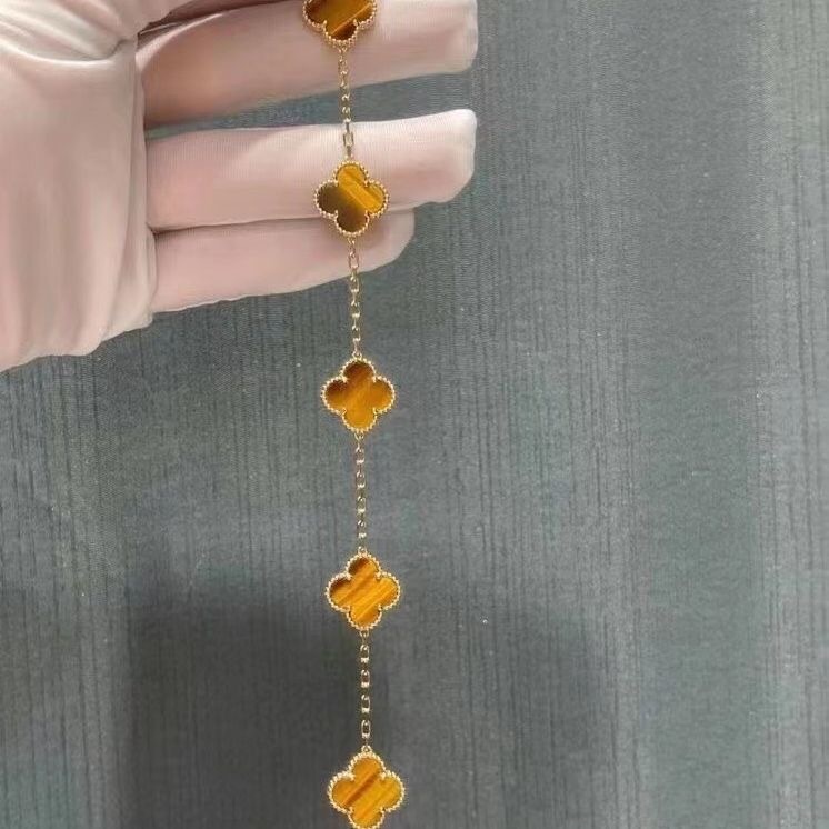 Van Cleef & Arpels' สร้อยข้อมือเงินสเตอร์ลิง S925 ชุบทอง 18K สี่ใบโคล ...