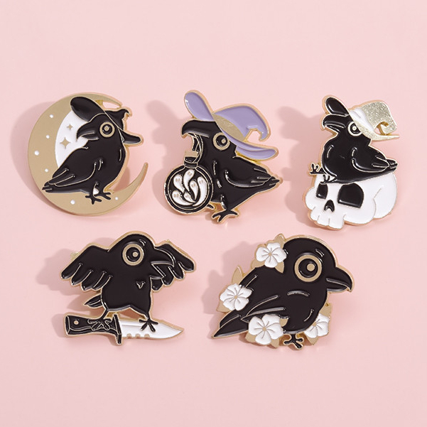 แม่มด Crow Raven เข็มกลัด Pins Gothic Moon ดอกไม้ Skull เข็มกลัดปกป้าย ...