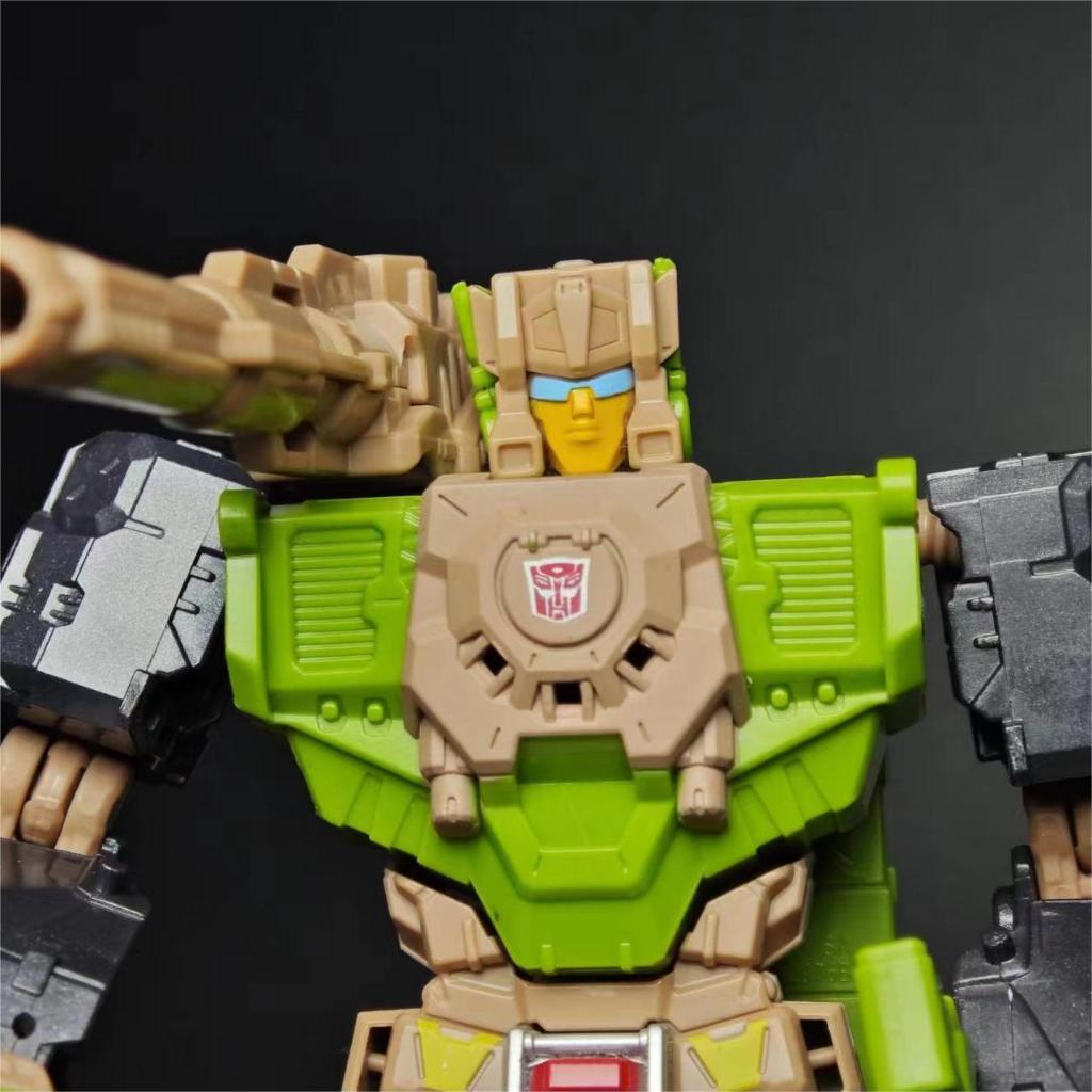 Transformers Generations Deluxe Class Titans Return Titan Master Furos ...