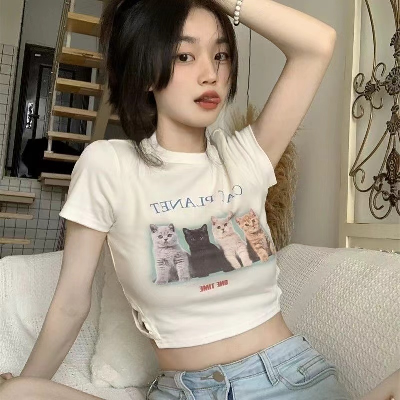 【WANG JIAO ZHAN】 เสื้อครอปแขนสั้นทรงเข้ารูปพิมพ์ลายการ์ตูนแฟชั่นผู้หญิง ...