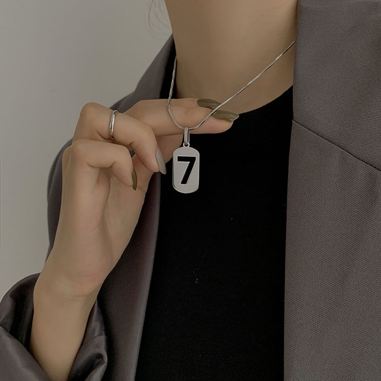 เกาหลี Simple Number 7 แท็กสร้อยคอเหล็กไทเทเนียมผู้ชายผู้หญิง Hip-hop ...