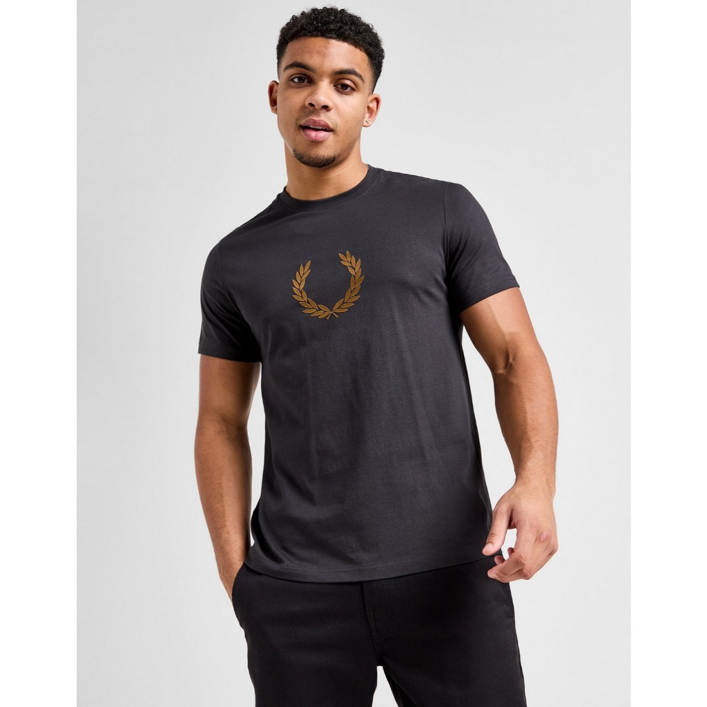 FredPerry T เสื้อ Flocked Laurel พวงหรีดเสื้อยืดผู้ชายแขนสั้นลําลองฤดูร้อนเยาวชนเรียบง่ายรอบคอ ...