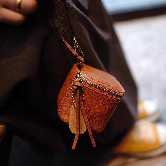 [LY] Mini Simple Square Cowhide Bag กระเป๋าคลัทช์หูฟังที่เก็บการ์ด ...