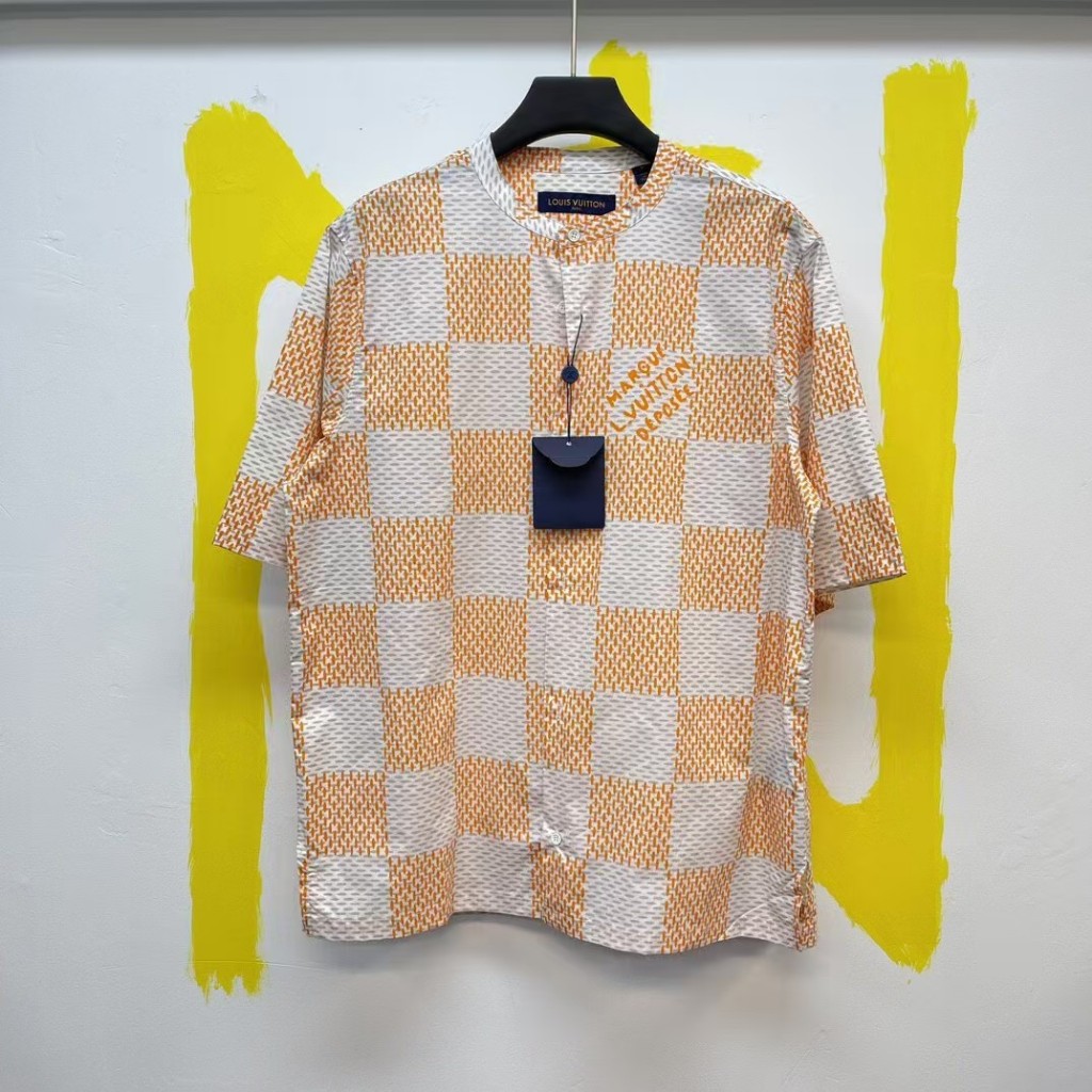 High-quality Street Wear คอกลมแขนสั้น 1Vuitton D é posée 2024 สไตล์ใหม่พิมพ์ทหารเสื้อแขนสั้น ...