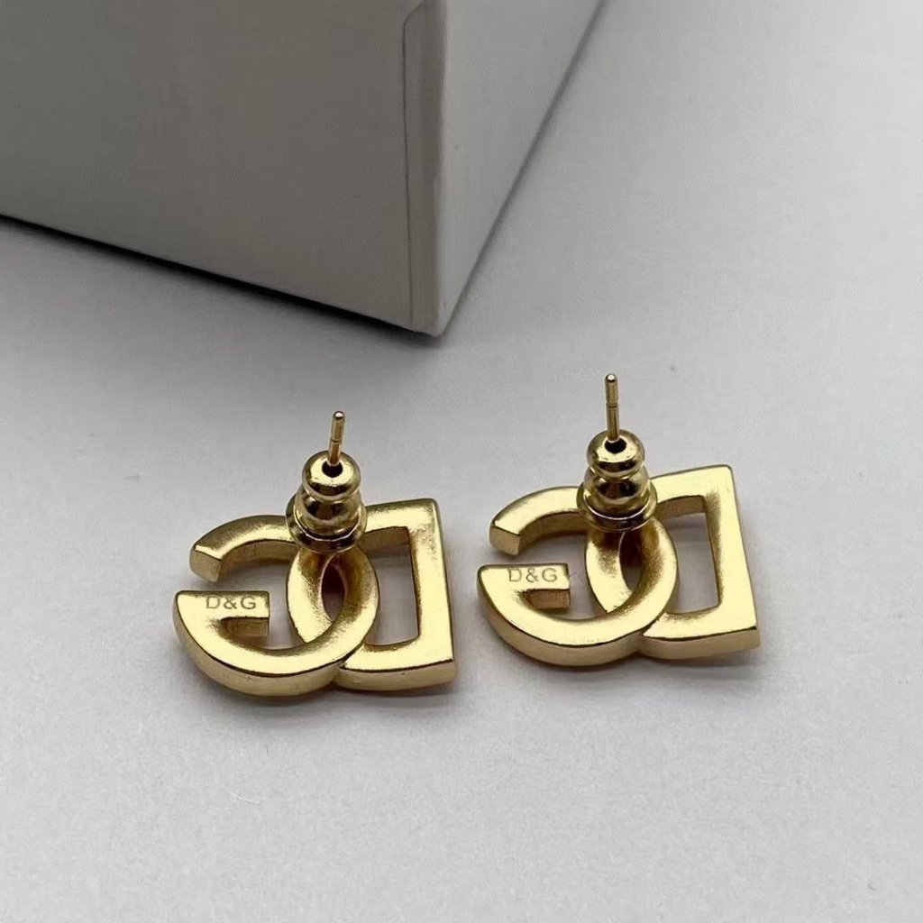 2025 NEW DG GOLD COLOR EARRINGS- ONE PAIR | Shopee Thailand