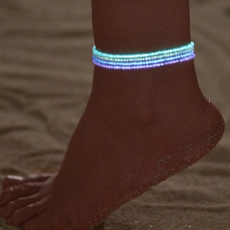 Jushi 4 ชิ้น Glow-in-the-Dark สีสันยืดลูกปัด Anklets แฟชั่นของขวัญ ...