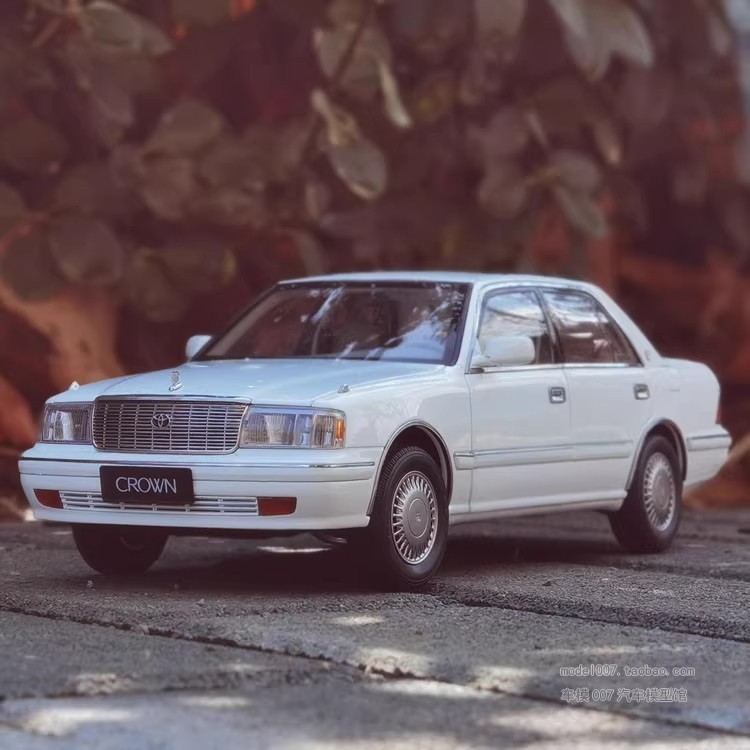 Kengfei NZG 1: 18 Crown 155 Alloy โมเดลรถโลหะผสมแบบคงที่แบบเปิดเต็มรูป ...