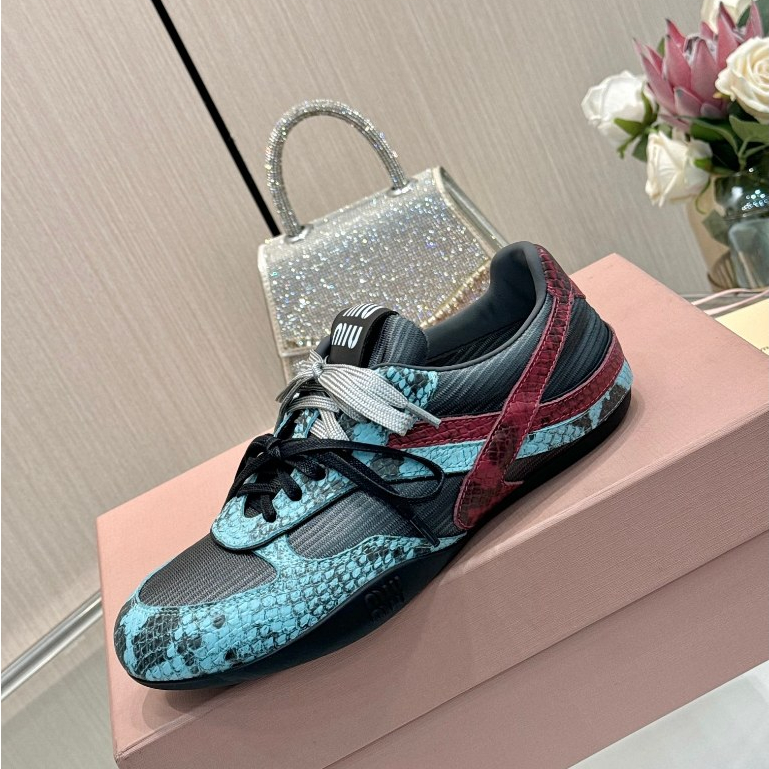Miu.mui Spring/Summer รองเท้าลําลองผู้หญิงคุณภาพสูงใหม่, รองเท้าเทรน ...