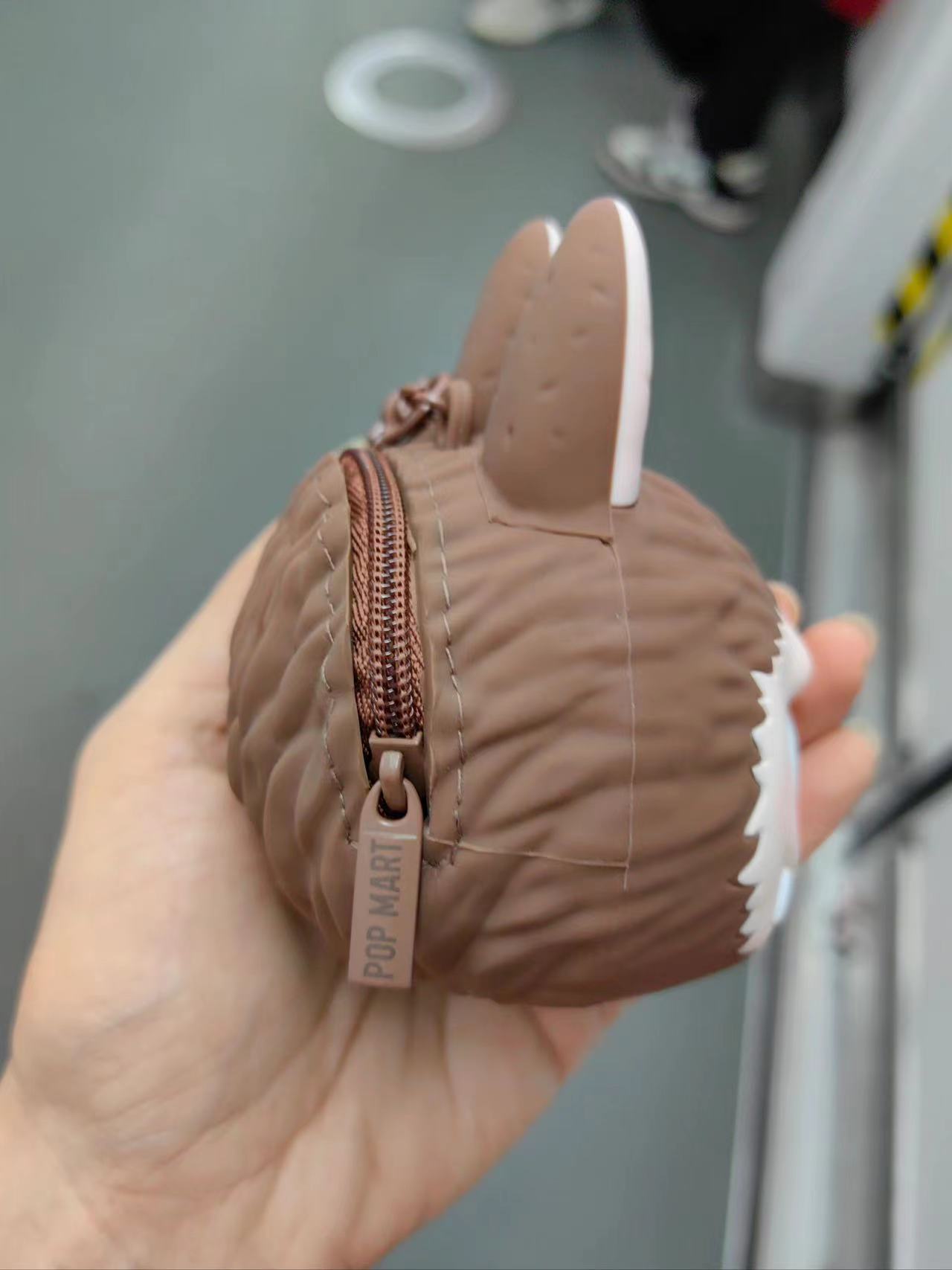 Labubu originals-brown ซิลิโคนหูฟังกระเป๋าของเล่นตุ๊กตาอะนิเมะน่ารักรูป ...