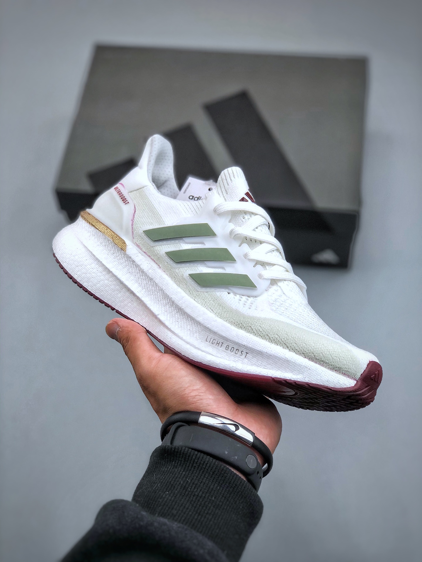 รองเท ้ าวิ ่ งกีฬาสันทนาการ ULTRABOOST LIGHT ID8889 | Shopee Thailand