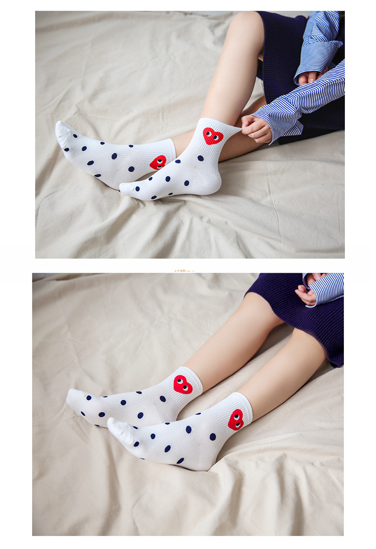 เวอร ์ ชั ่ นเกาหลีของลายจุดสีดําและสีขาวสีทึบรักถุงเท ้ าน ้ ํากีฬาสไต ...