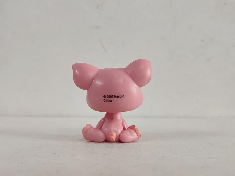 Lps Action Figure littlest pet shop หมูสีชมพูพร้อมตากากบาทสีเขียว #7861 ...
