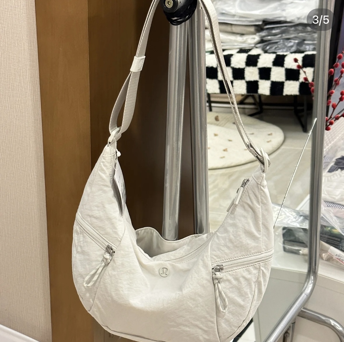 Lululemon Slouchy Sling Bag 6L 4 สี | Shopee Thailand
