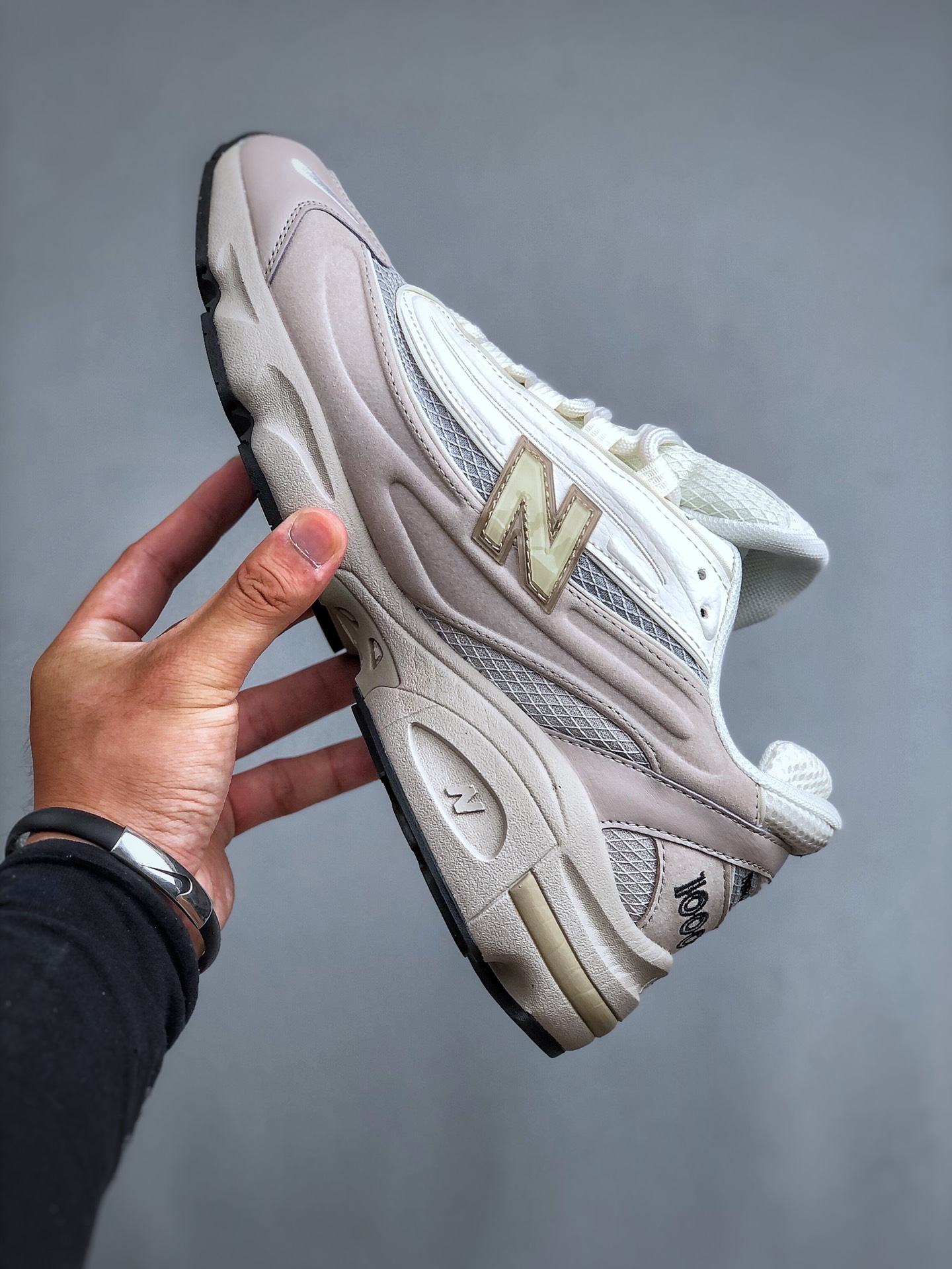 รองเท้าผ้าใบวิ่งลําลองวินเทจ New Balancince M1000 M1000M | Shopee Thailand