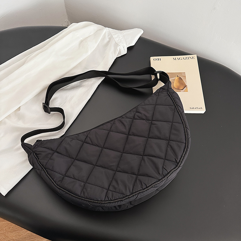 Uniqlo สไตล์เดียวกันกันน้ํา Dumpling Bag Sling Bag Half Moon Crossbody ... Uniqlo สไตล์เดียวกันกันน้ํา Dumpling Bag Sling Bag Half Moon Crossbody ...