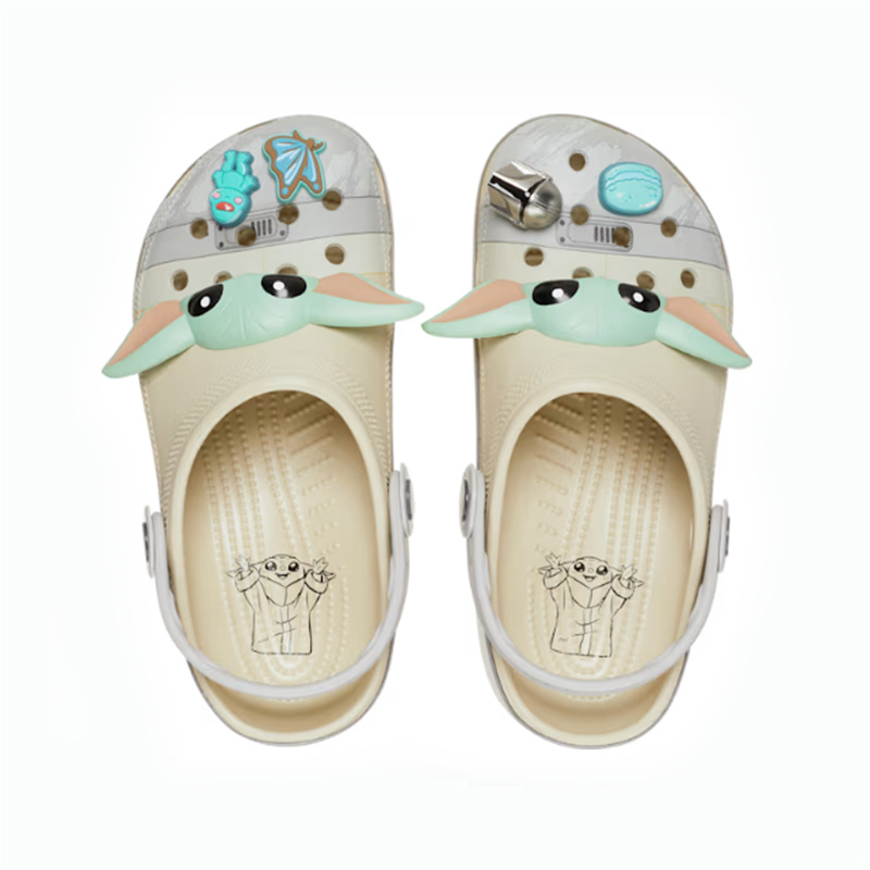 Crocs Star Wars Joint Classic Series รองเท้าแตะเด็กเล็ก/Older Kids-Bone ...