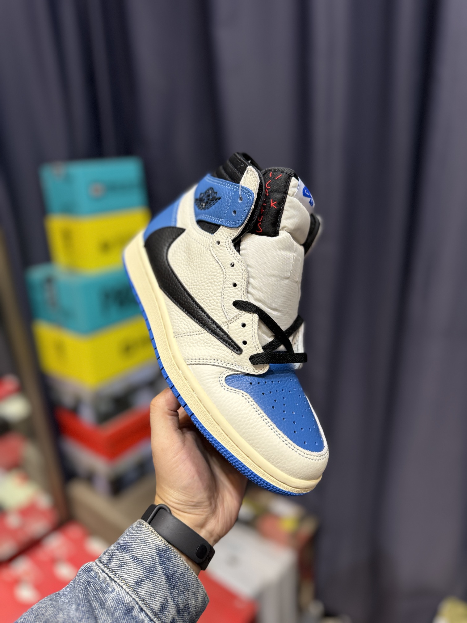 รองเท้าบาสเก็ตบอลทรงสูง Lightning barb" DH3227-105 | Shopee Thailand