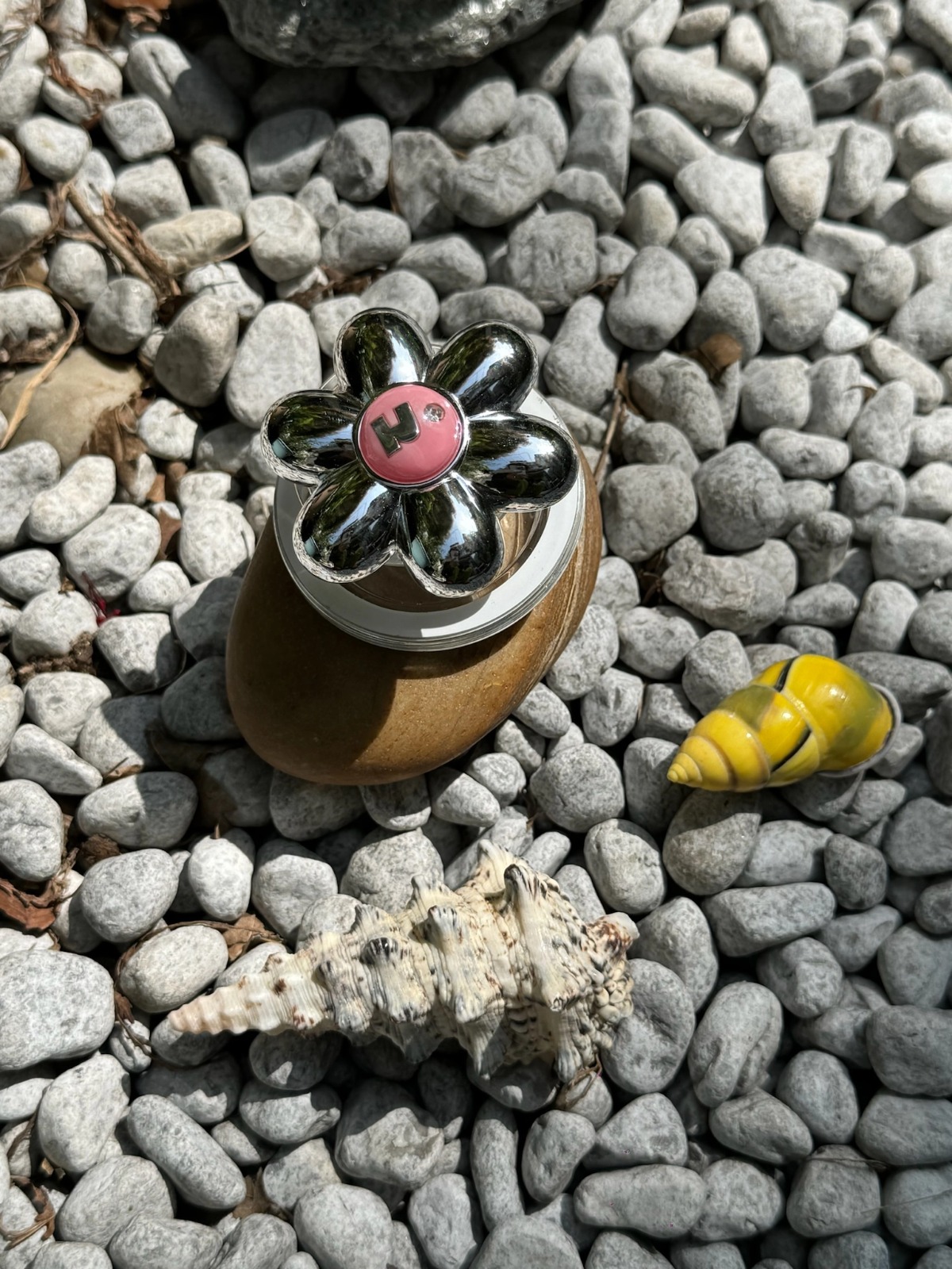 Tagi. Put-Put Flower Magnetic Phone Stand Griptok Phone Holder กริ๊บต๊ ...