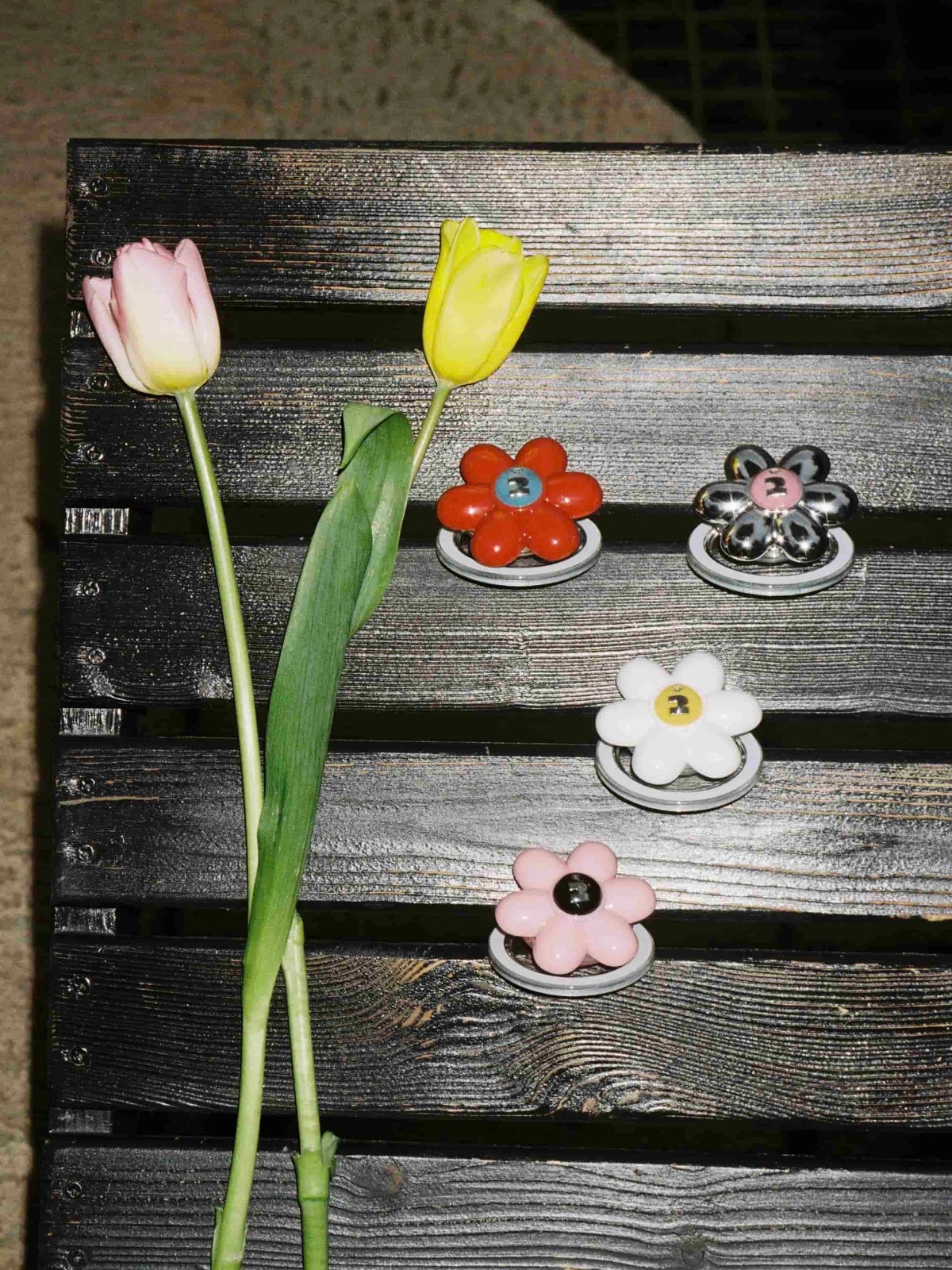 Tagi. Put-Put Flower Magnetic Phone Stand Griptok Phone Holder กริ๊บต๊ ...
