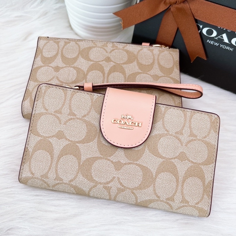 COACH TECH PHONE WALLET IN COLORBLOCK SIGNATURE CANVAS | Shopee Thailand