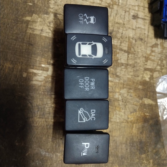 Tombol Original Innova Reborn Fortuner Vrz Switch Button (รหัส A 009 ...