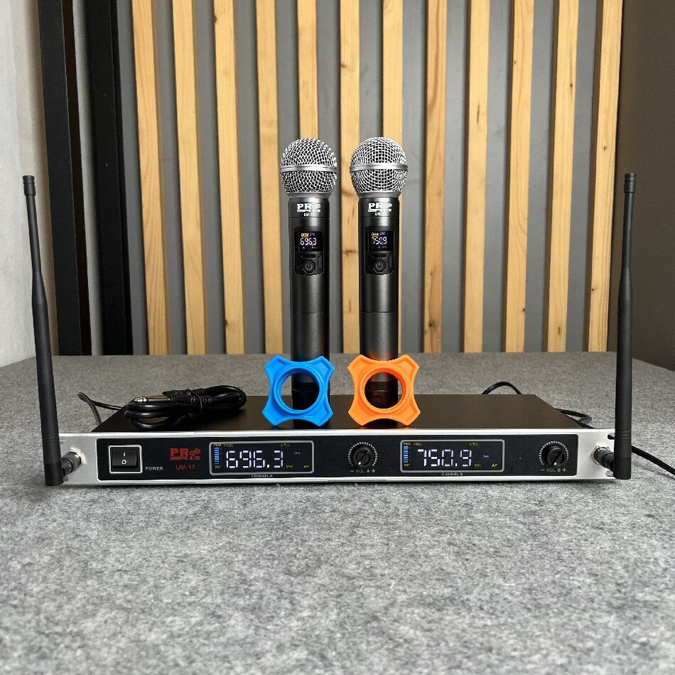 PRO PLUS UM-17 ไมค์ลอยคู่ UHFปรับความถี่ได้ UM 17 proplus คลื่นใหม่ กสทชไมโครโฟนไร้สาย Wireless ...