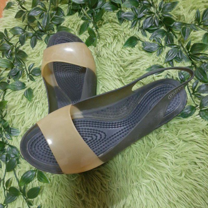 รองเท้าลำลอง crocs two tone ดำ -เหลือง | Shopee Thailand