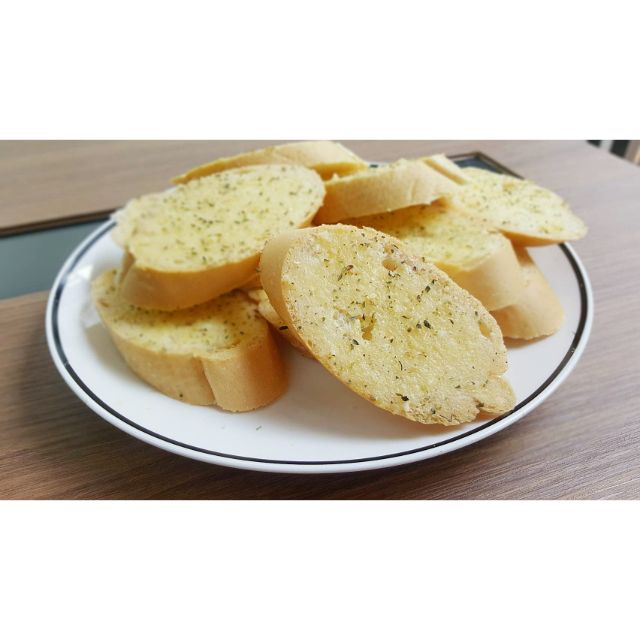 ขนมปังกระเทียม ( Garlic Butter Bread ) | Shopee Thailand