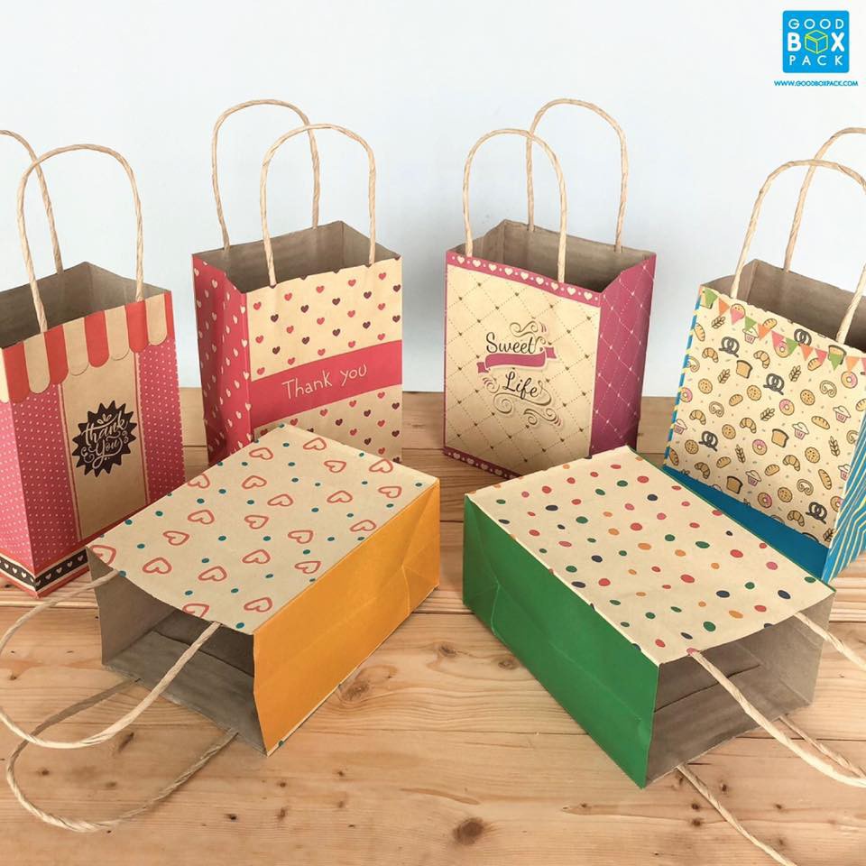 Goodboxpack(50ชิ้น/แพค)ถุงกระดาษคราฟท์ หูหิ้วคละสี ไซส์ S พิมพ์ลาย ขนาดกว้าง 8 x ยาว 13 x สูง 18 ...