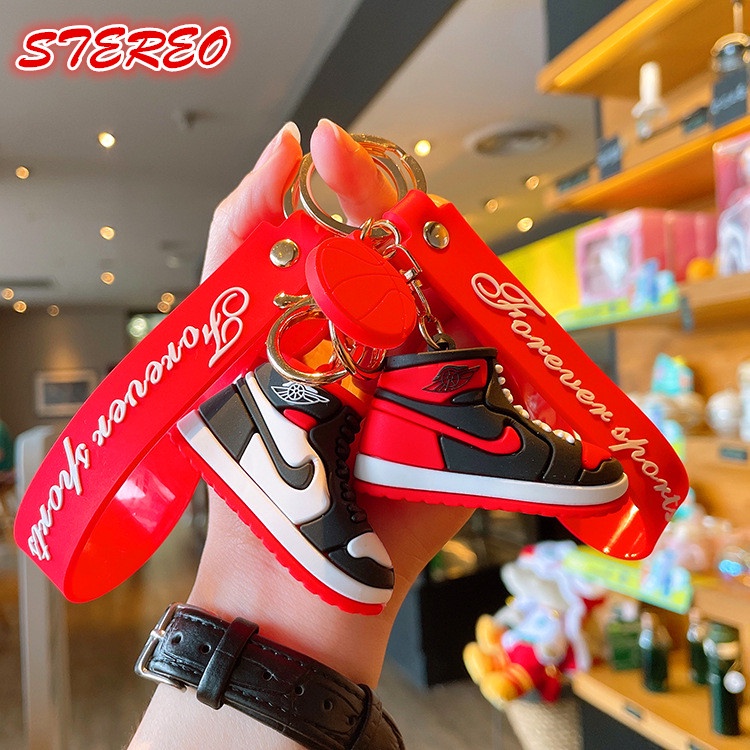 พวงกุญแจจี้ตุ๊กตาการ์ตูนรถยนต์ AJ Shoes สําหรับผู้ชายและผู้หญิง ...