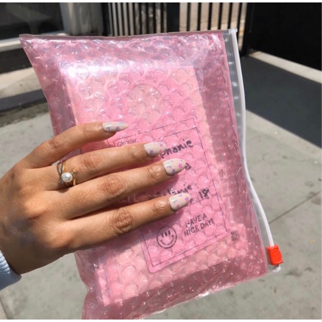Glossier pink pouch⭐️ (Glosswithp) | Shopee Thailand