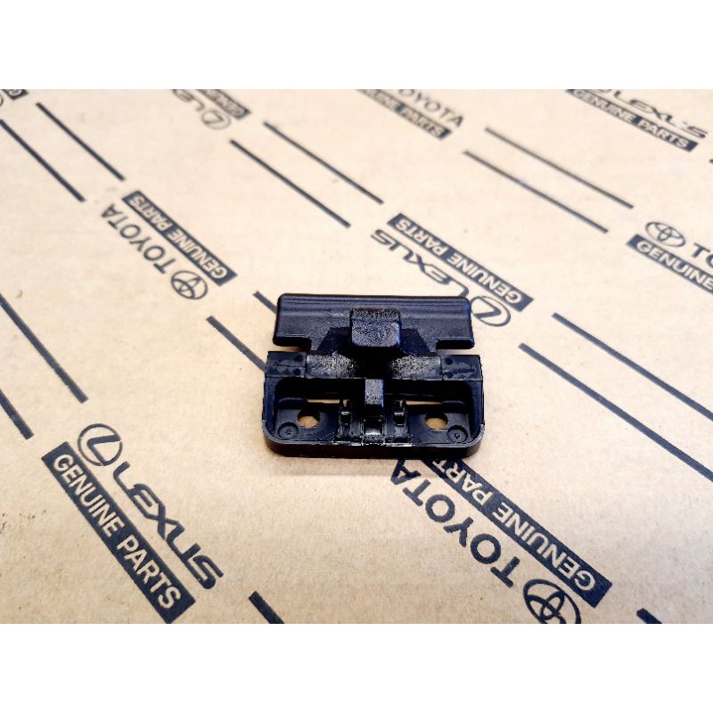 ตัวล็อกฝาคอนโซลกลาง Toyota Tiger Sport Cruiser Sport Rider ของแท้ ...