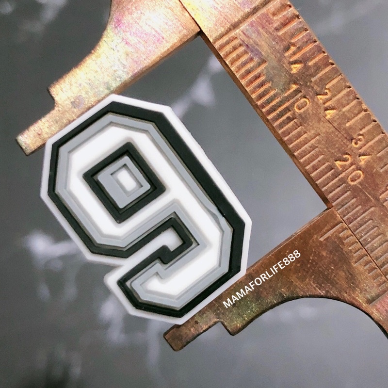 A B C ตัวอักษรสำหรับติดรองเท้าหัวโต มีรู Adda Crocs | Shopee Thailand