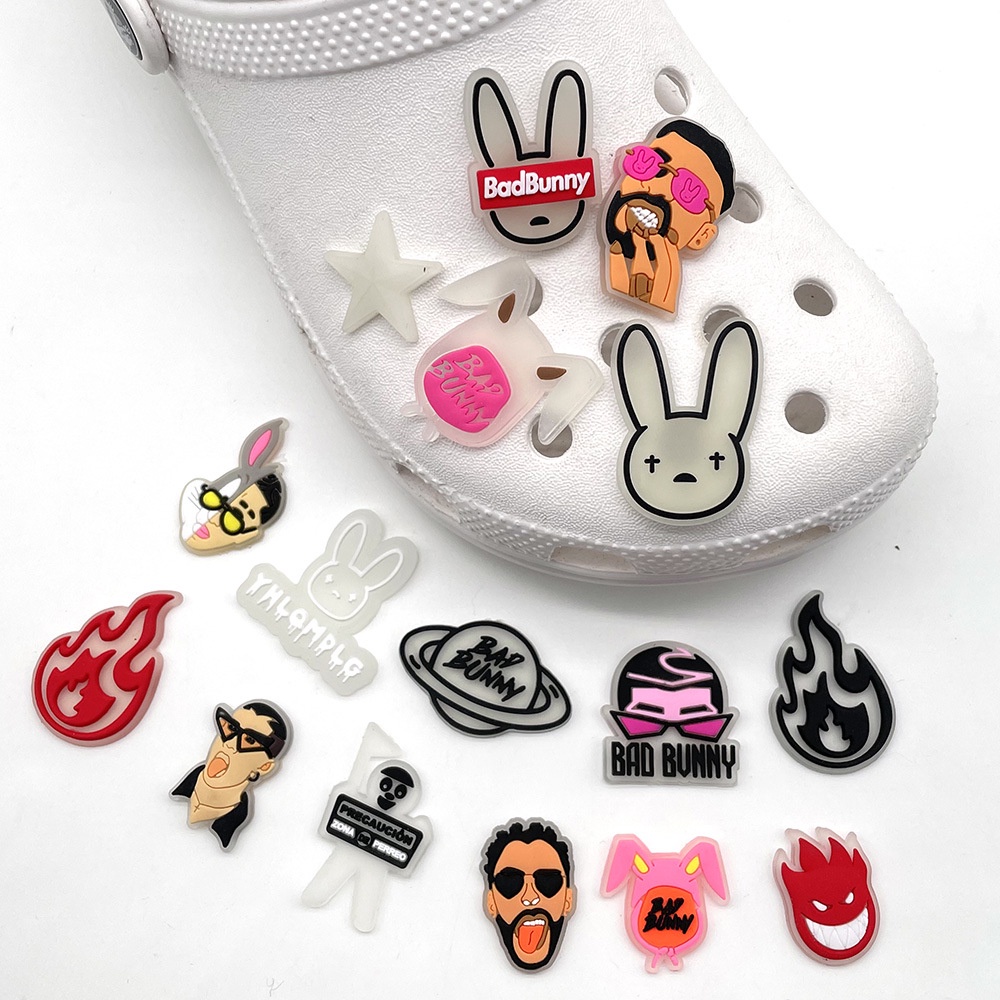 การ์ตูน Bad Bunny Crocs Jibbitz เรืองแสง Series Jibbits เปลวไฟ Jibitz ...
