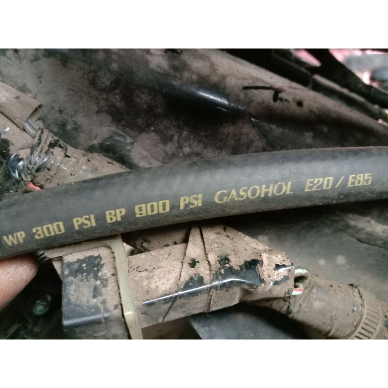 สายน้ำมัน ทนแรงดันสูง รองรับ แก๊สโซฮอน 91 95 E20 E85 ขายเป็นเมตร | Shopee Thailand