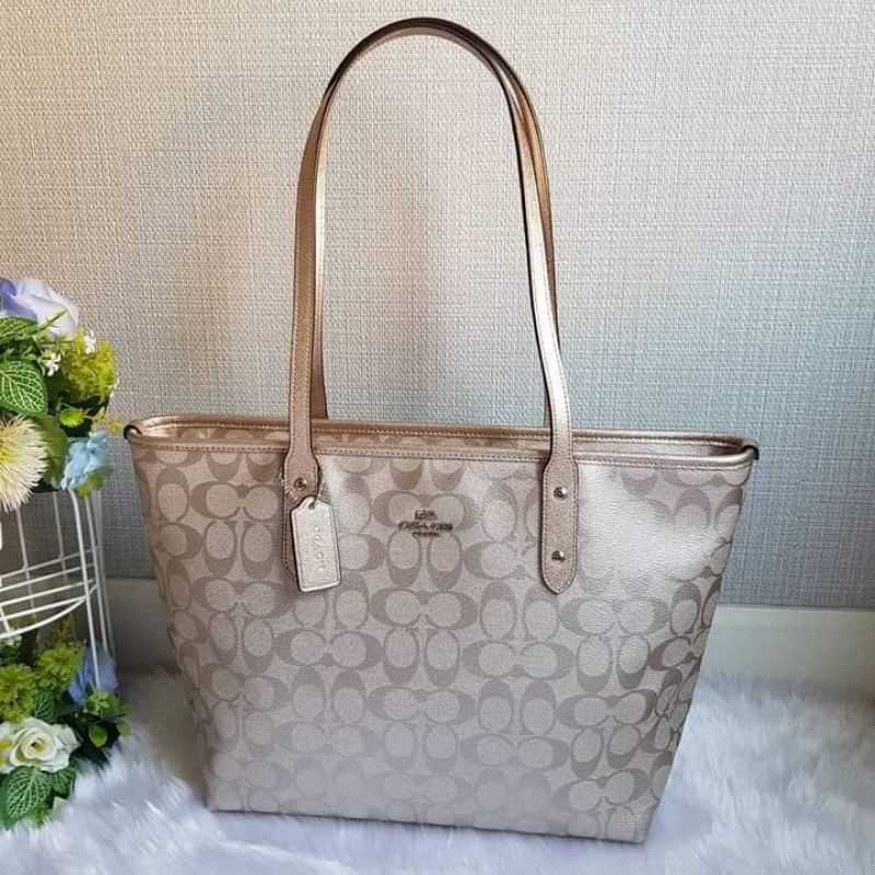 Coach Tote Zip 16" สีแพลตตินั่มสวยหรูมากก | Shopee Thailand