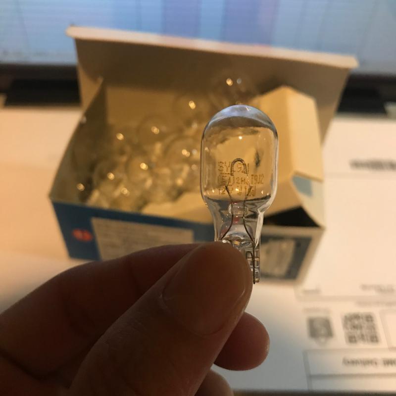 หลอดไฟรถยนต์ หลอดไฟเสียบกลาง osram แท้ T15 w16w 12V 16w | Shopee Thailand