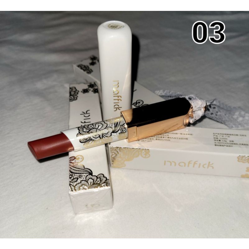 LIPSTICK MAFFICK ลิปสติก ลายลูกไม้น่ารัก สีแดงสองแฉดสี พกพาง่ายและ ...
