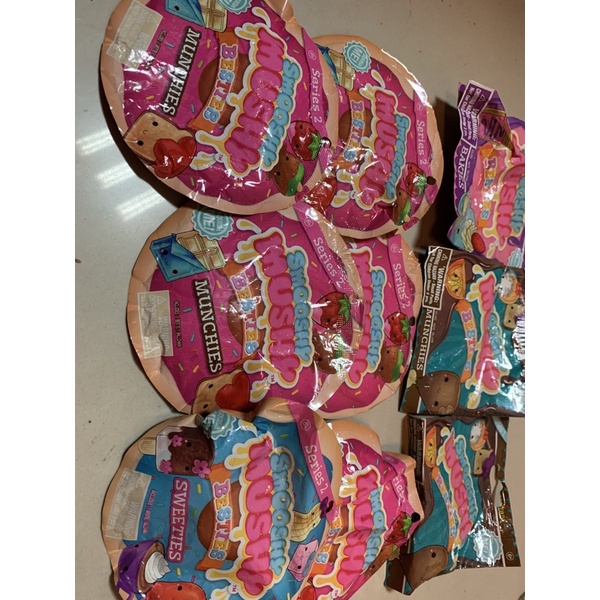สุ่ม Smooshies ที่มีห่วงโซ่ขนาดเล็กเพื่อแขวนไว้ทุกที่ | Shopee Thailand