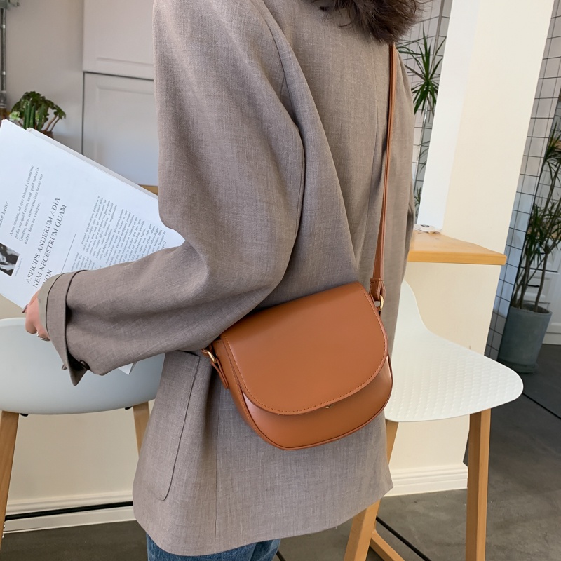 GUCSELECTED(B1748) กระเป๋าหนังสะพายข้างทรงกล่อง ครึ่งวงกลม | Shopee ...