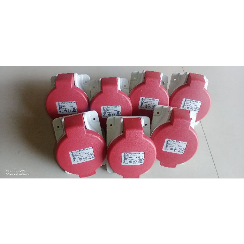 Schneider Electricรุ่น PKF16F434 3P+E. 16A เต้ารับตัวเมียแบบฝังเฉียง ...