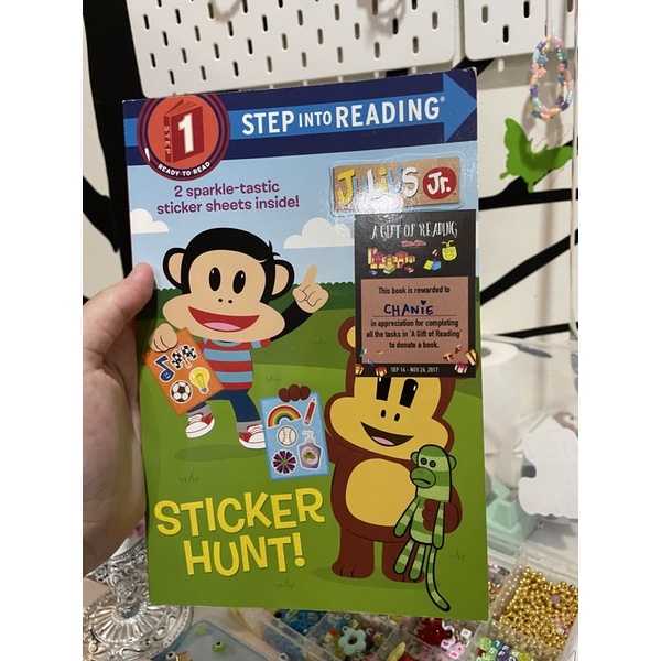 หนังสือ sticker hunt มือ2 | Shopee Thailand