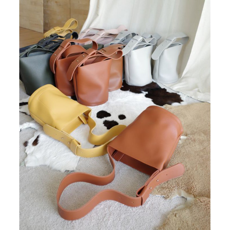 ลด 50% สินค้า Defect จาก 850 บาท Bold bucket bag จาก Whiteoakfactory ...