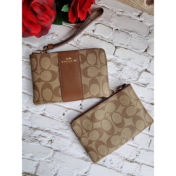 กระเป๋าคล้องมือ COACH Corner Zip Wristlet In Signature Canvas Style No ...