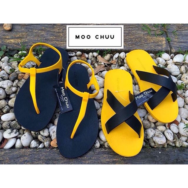 [ใส่โค้ด MOOCH821 ลด 50฿] Moochuu : MC 04 sandal (พื้นดำสายเหลือง) / MC ...