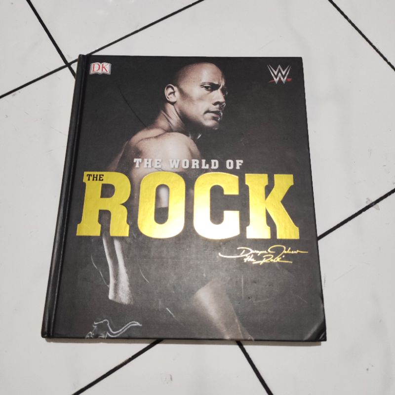 Wwe THE WORLD OF THE ROCK หนังสือชีวประวัติดั้งเดิม | Shopee Thailand