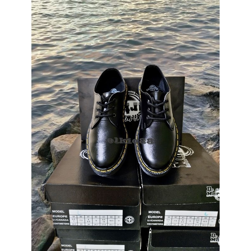 ดร. มาร์เทนส์ ดร. รองเท้า MARTENS 3HOLE SOLE BLACK. กางเกงขาสั้นผู้ชาย ...