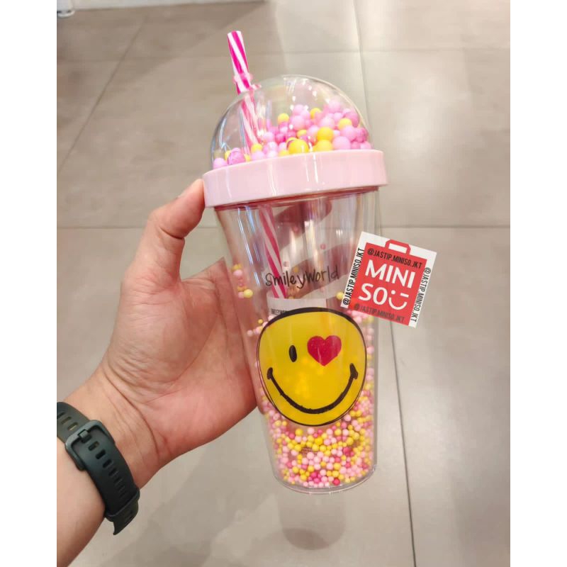 Miniso ขวดน้ําดื่ม SMILEY WORLD พร้อมหลอดดูด (sz.420 มล.) | Shopee Thailand