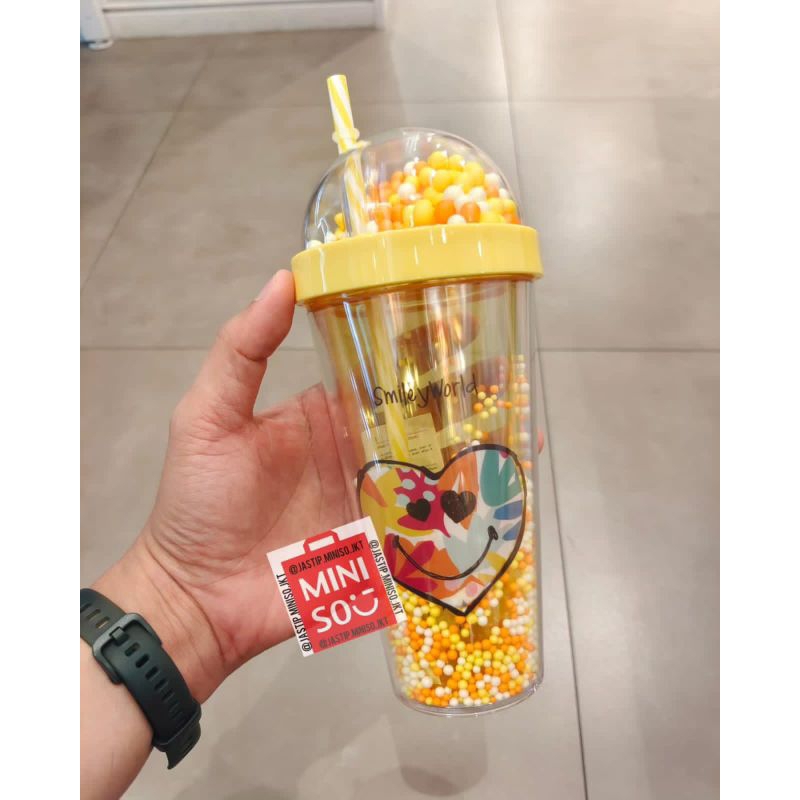 Miniso ขวดน้ําดื่ม SMILEY WORLD พร้อมหลอดดูด (sz.420 มล.) | Shopee Thailand